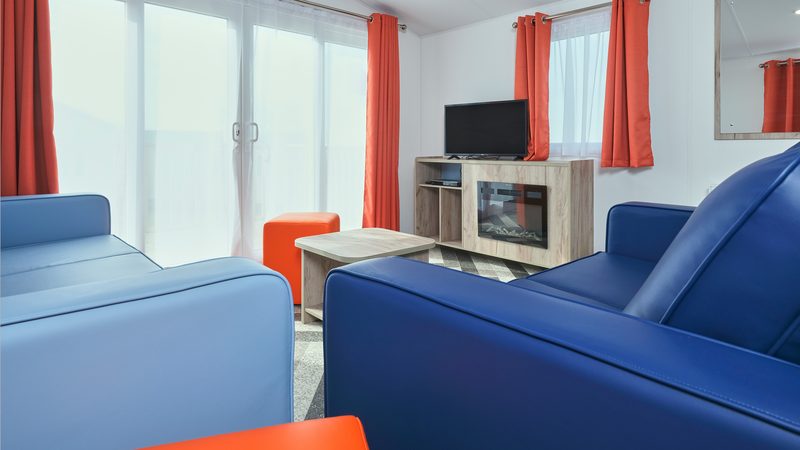 Easewell Farm | Gold Caravan with deck 3-bedroom